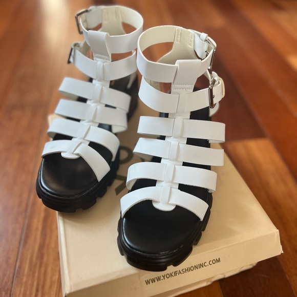 Yoki | Shoes | Yoki Fashion Inc New Boston White Chunky Sandals Size 75 ...